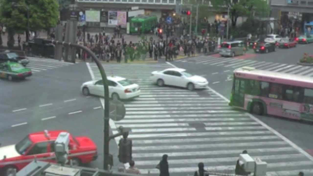 Flood of people cross the busiest zebra crossing in the world - Shibuya ...
