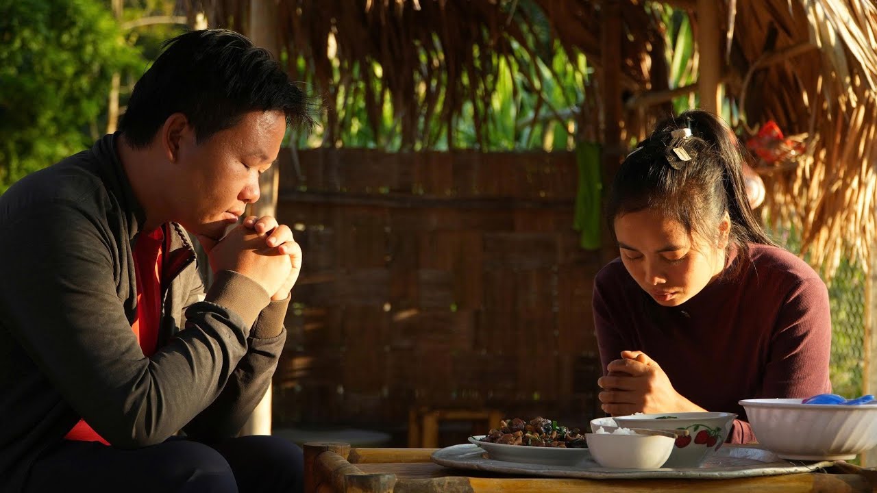 A Meal of Love: Zim and Ly Thi Di Send Hope Through Prayer - YouTube