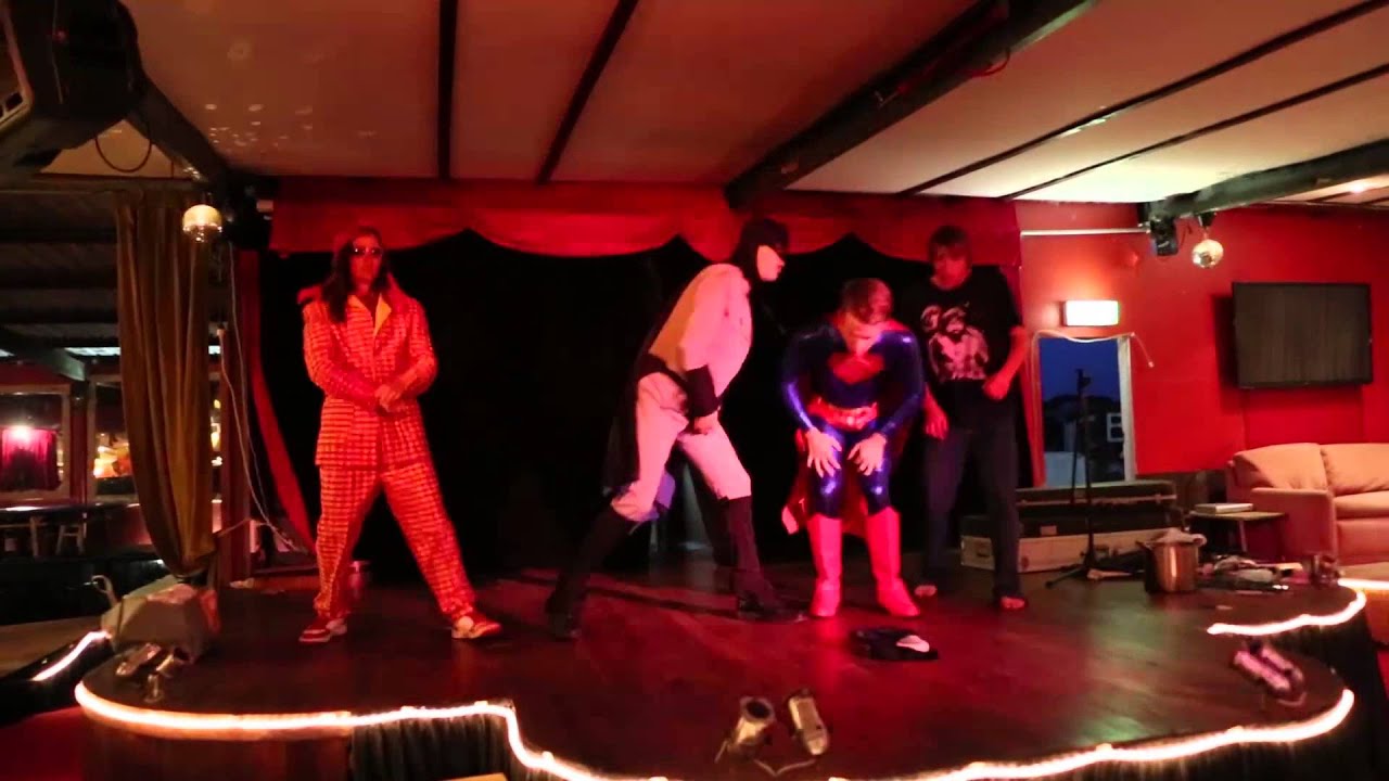 Batman and Superman Gangnam Style - YouTube