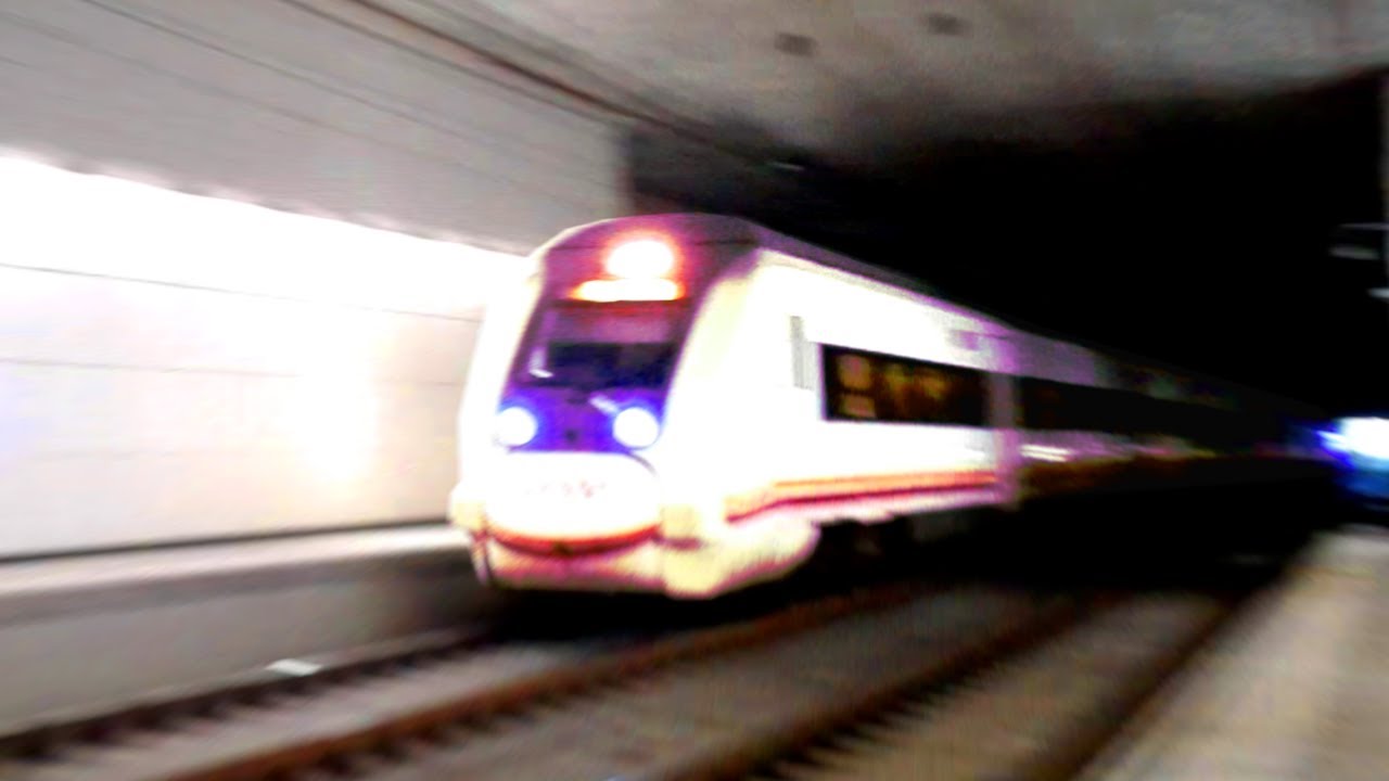 🚊 RENFE 449 en MONTMELÓ (Barcelona) - YouTube