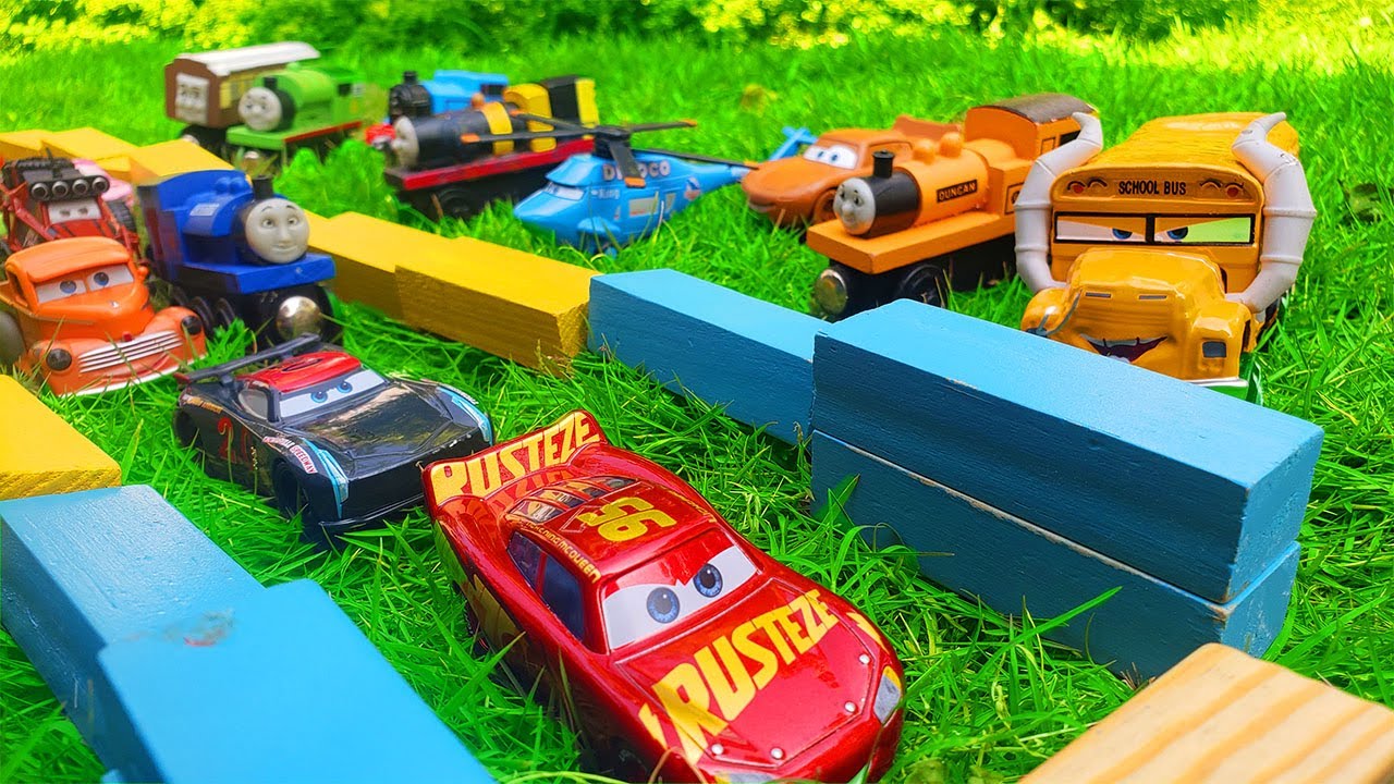 Disney Pixar Cars fall into the Rock Lightning McQueen,Doc Hudson,Chick ...