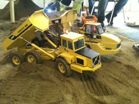 Compare Stahl Volvo A25C dumptruck with Wedico Cat 740 - YouTube