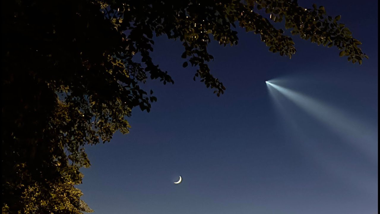 SpaceX lights up the Sky with a Starlink Launch from Vandenberg - YouTube