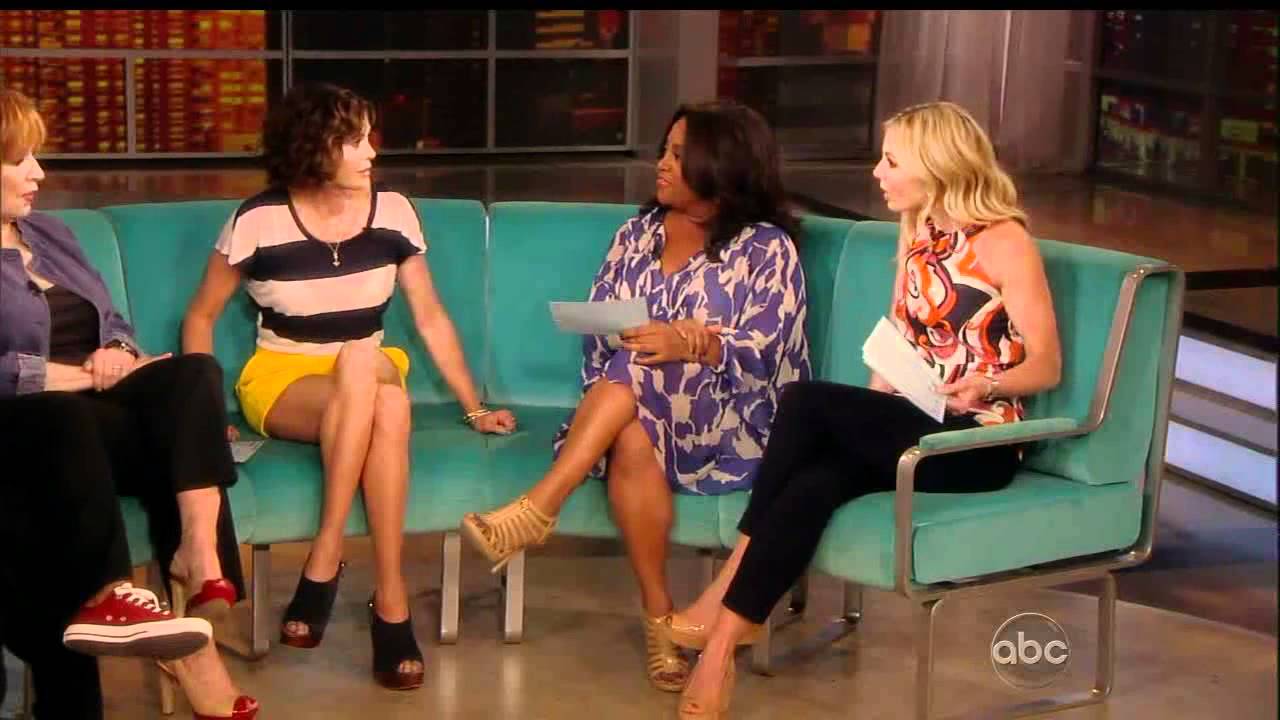 Teri Hatcher - amazing legs - The View - YouTube