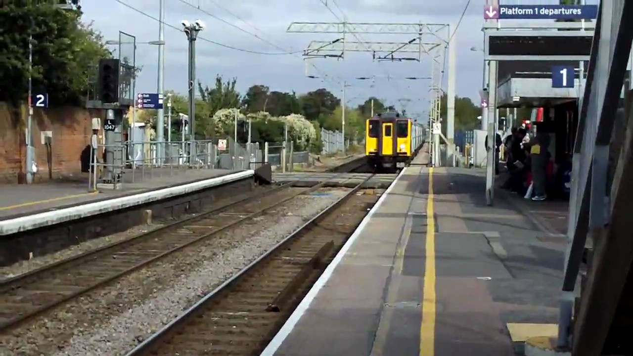 Trains passing through Enfield Lock Station 9th Oct 2009 - YouTube