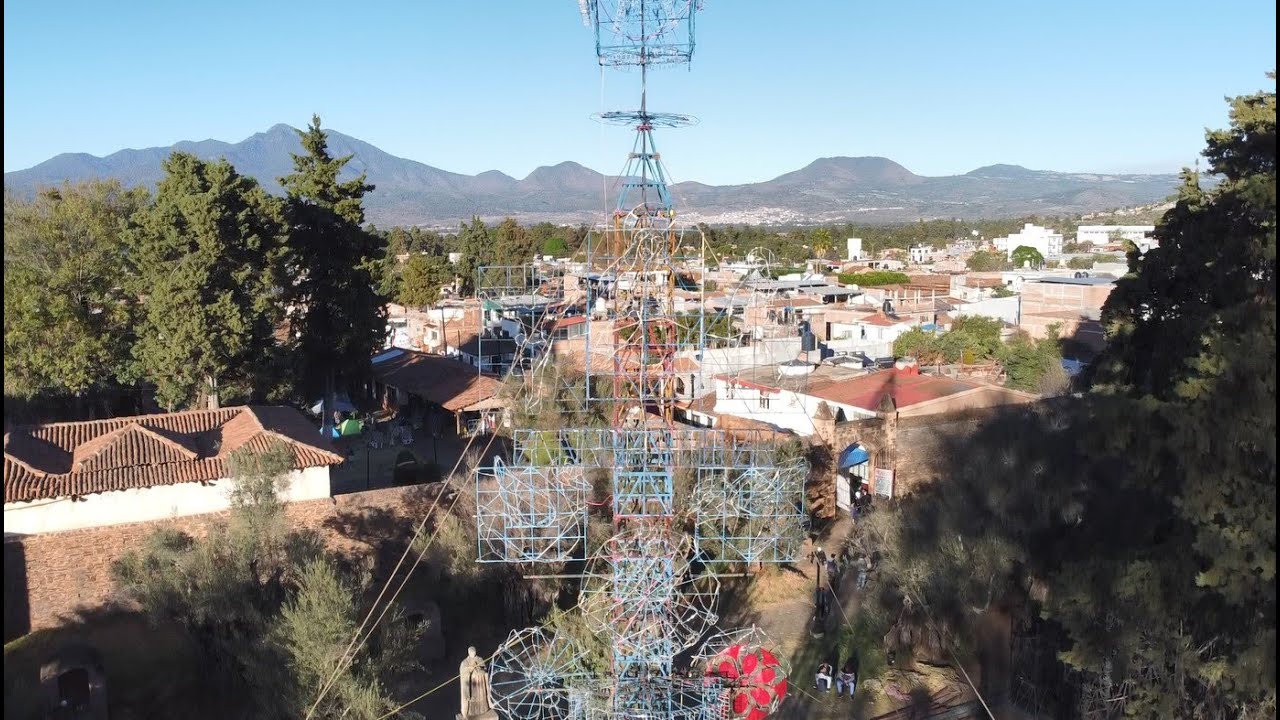 Fiesta en Tzintzuntzan Mich. castillo donado por la familia Saldívar ...