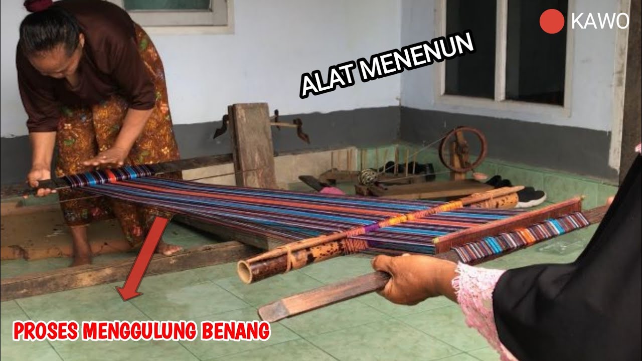 Proses penggulungan benang sebelum di tenun menjadi sebuah sabuk - YouTube