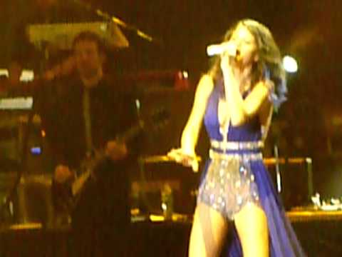 Selena Gomez AYWR un pedazo