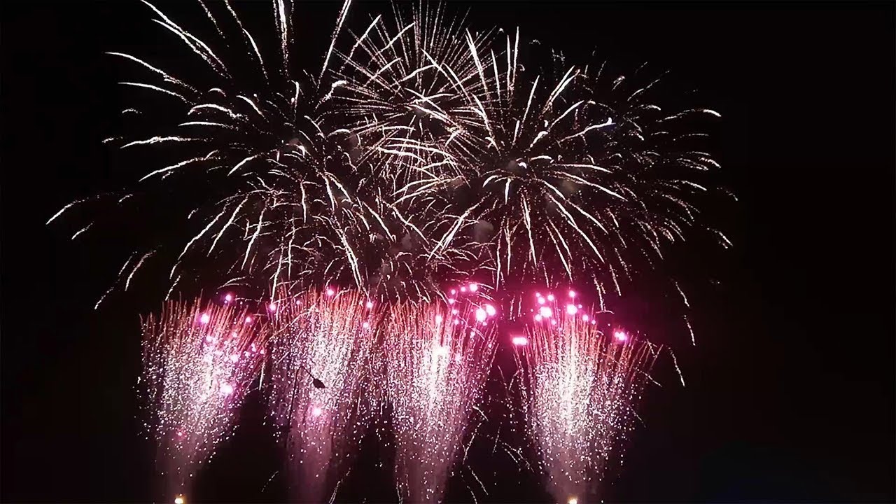 Maxima XXXX atidarymo fejerverkai Akropolis Vilnius 2019 04 11 - YouTube