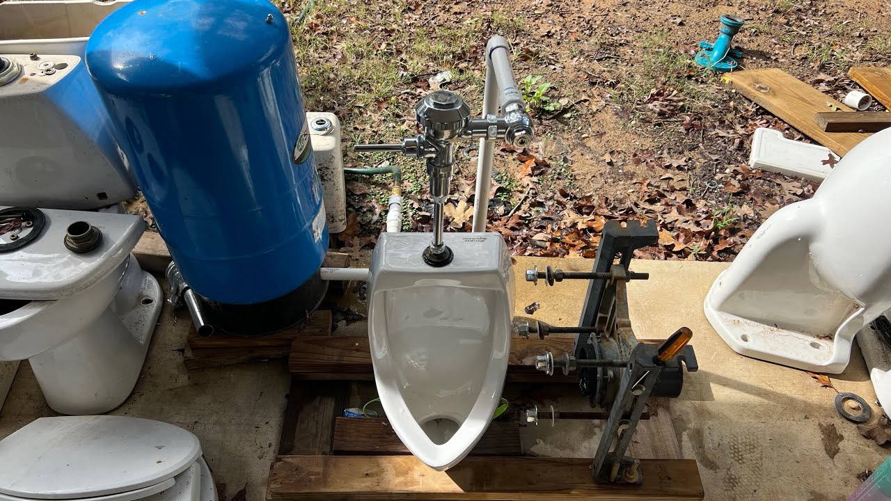 Universal Rundle Colby Urinal Flushes! - YouTube