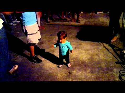 Letícia dançando funk