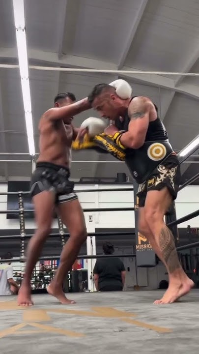 Dad body & Hoochie Daddy shorts #boxing #kickboxing - YouTube