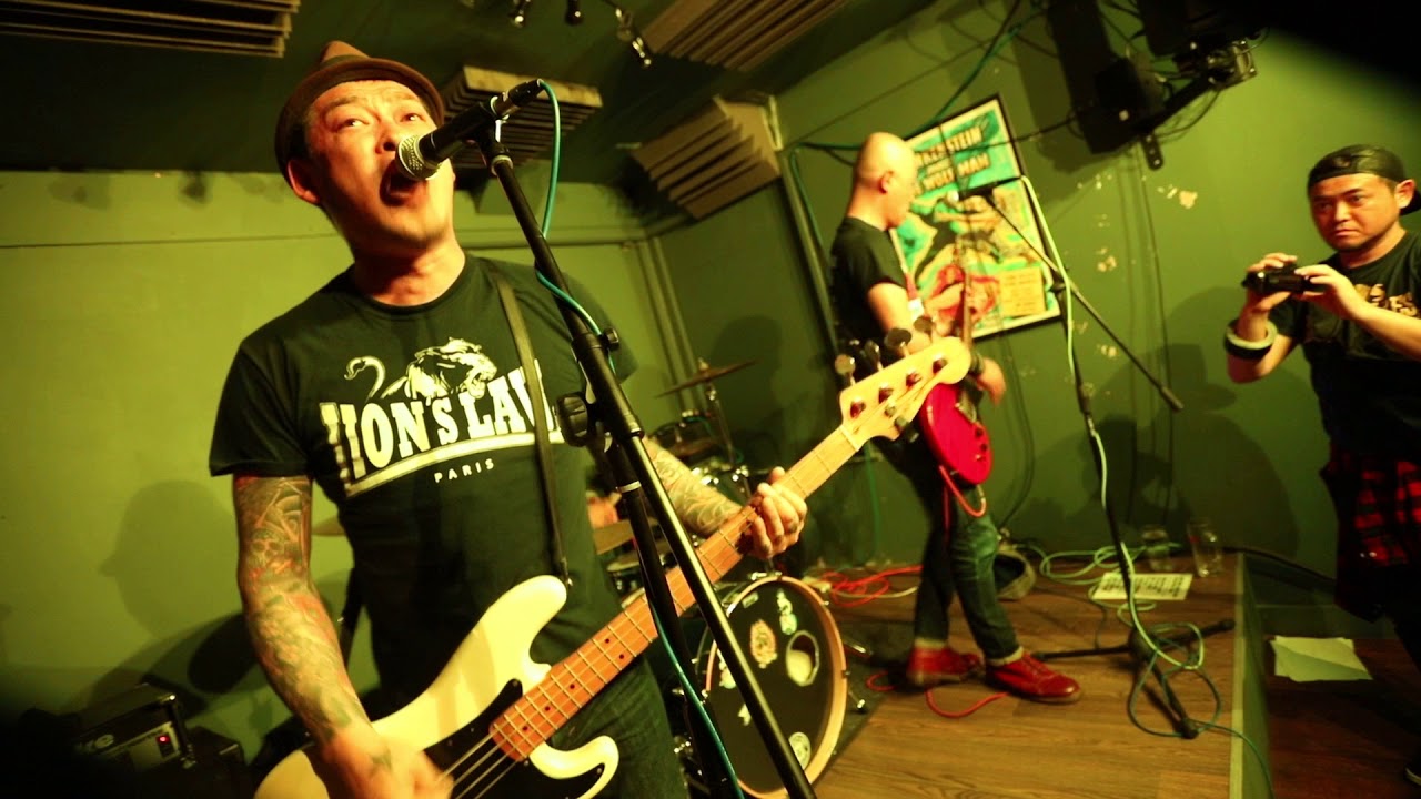 Angry Flares - live at The Salty Dog, Northwich UK on 1 August 2017 ...