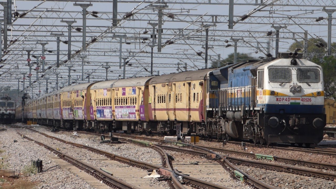 11005 Dadar - Puducherry Express with 40526 KJM WDP4D Deparing Hubli ...