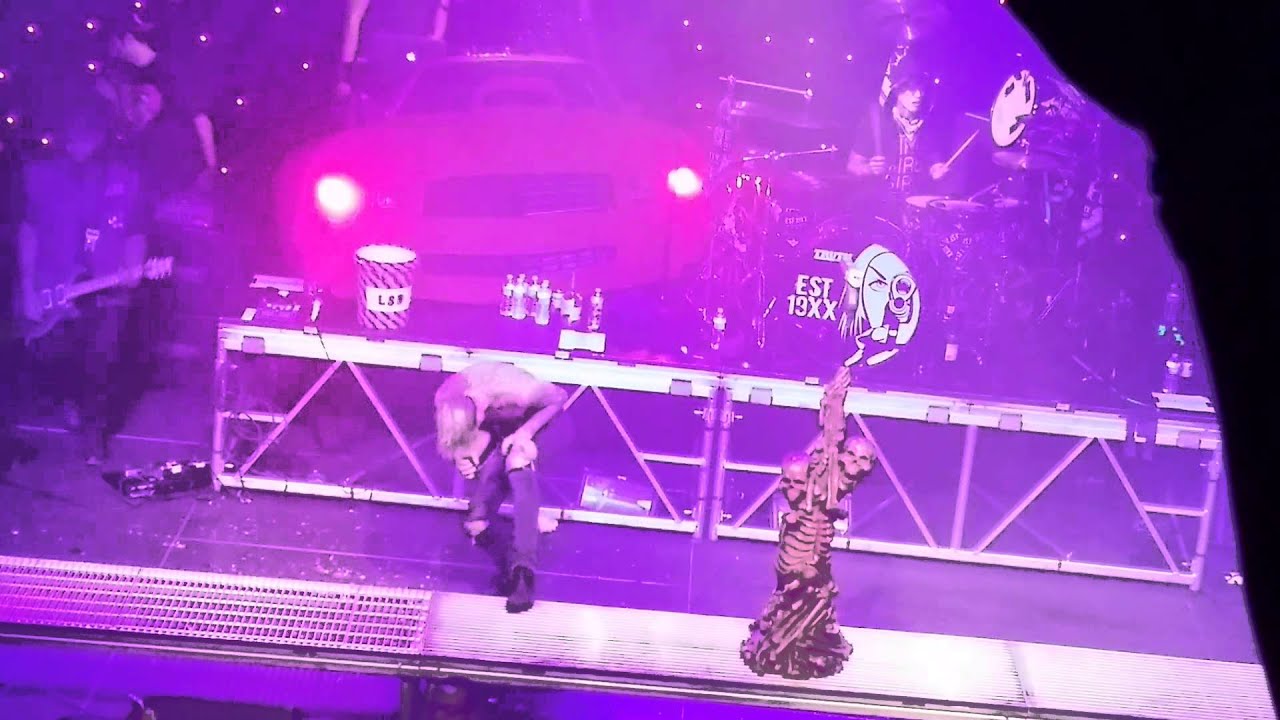 Machine Gun Kelly - See My Tears (Live) - YouTube