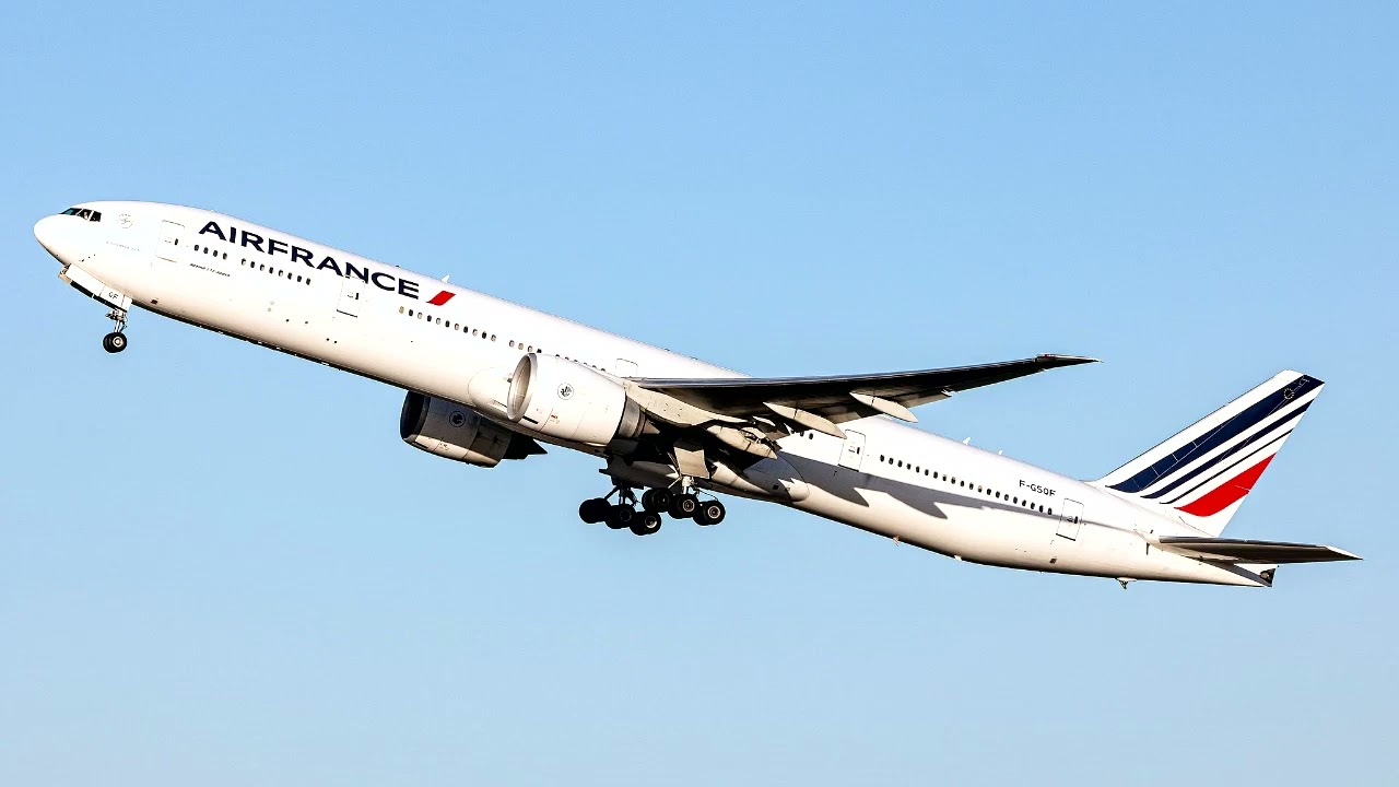 Boeing 777-300ER Autopilot Alarm - YouTube