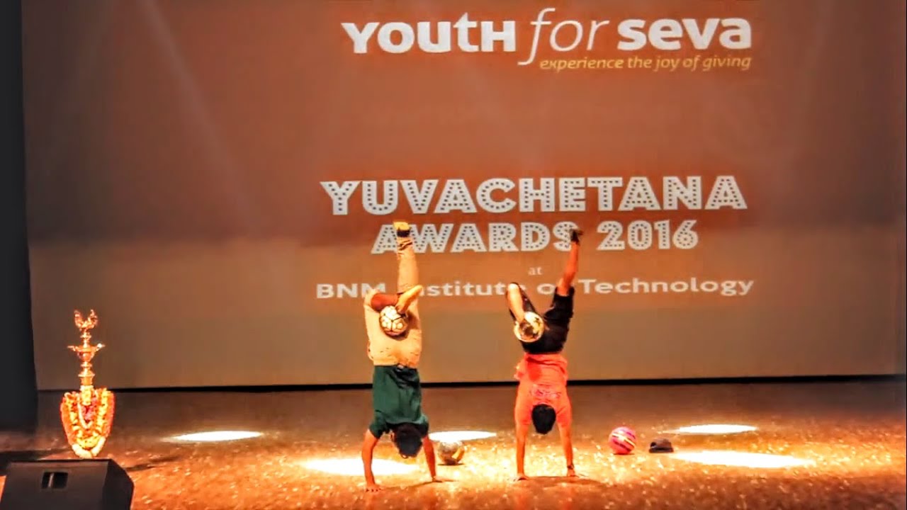Tejas - Sparky Football freestyle performance at Yuva Chetana Awards ...