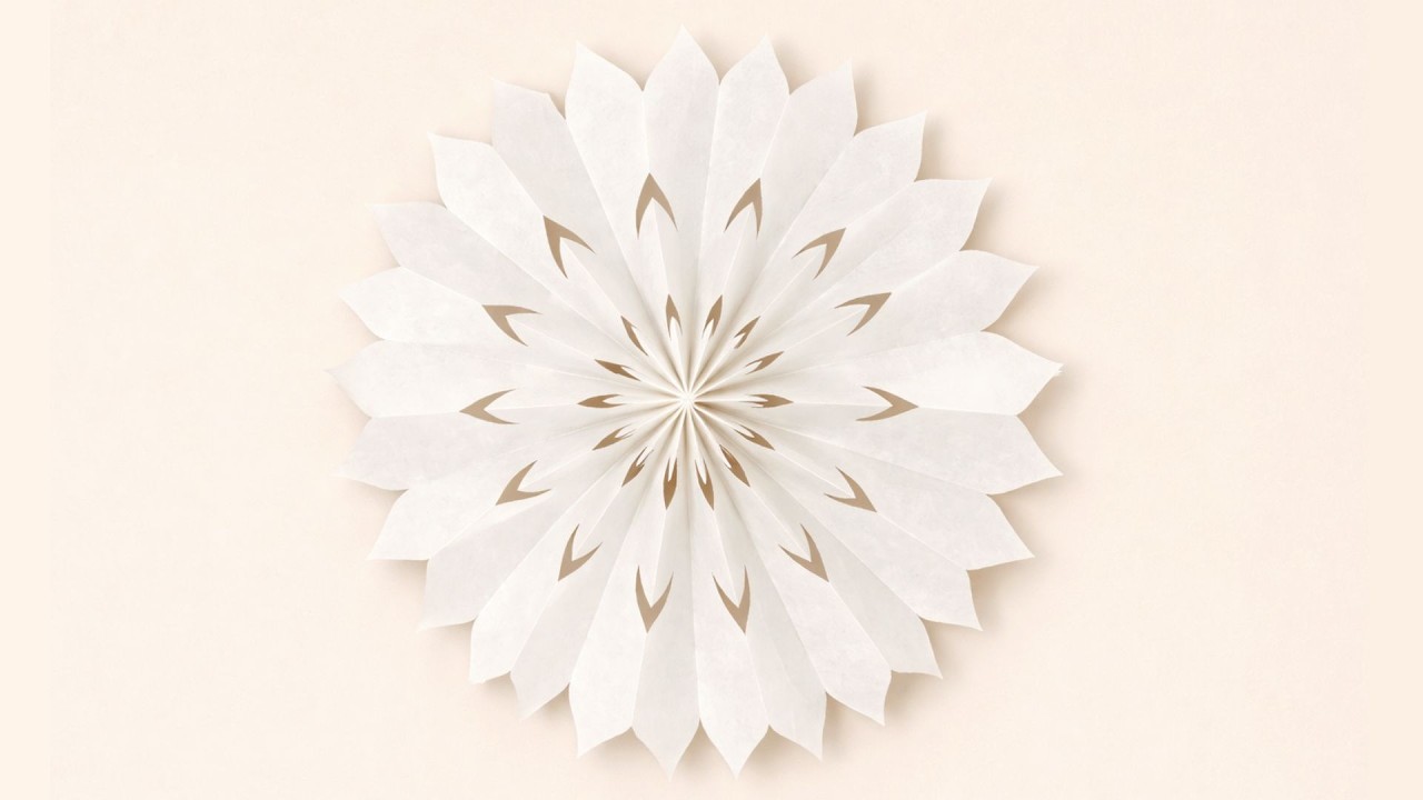 How to make a timeless paper fan decoration out of baking papers in 5 ...