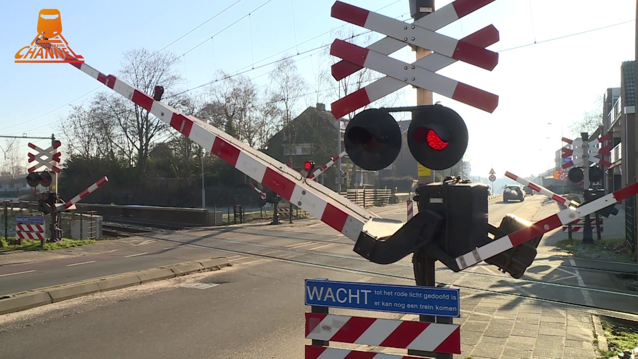 DUTCH RAILROAD CROSSING - Hilversum - Oosterengweg - YouTube