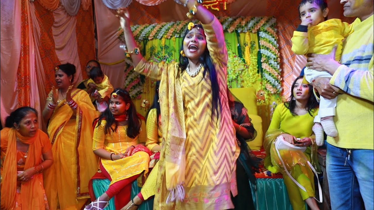 Jai Siya Ram Aisa Pati Mujhe De Bhagwan Funny Ladies Sangeet Bhajan ...