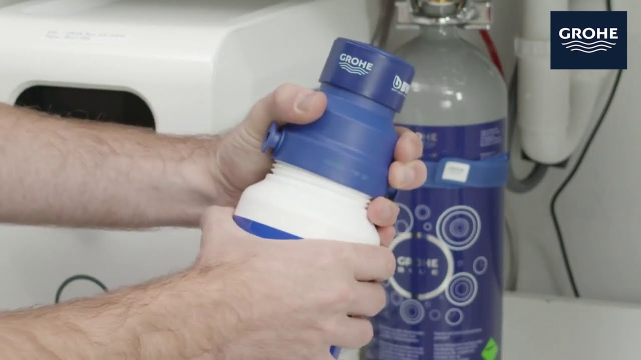 Come effettuare la pulizia di GROHE Blue Professional - YouTube