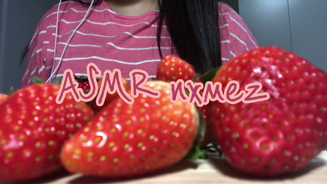 ASMR Strawberries🍓 eating sound - YouTube