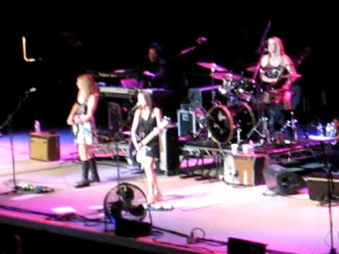 The Bangles live 2009 September Gurls - YouTube