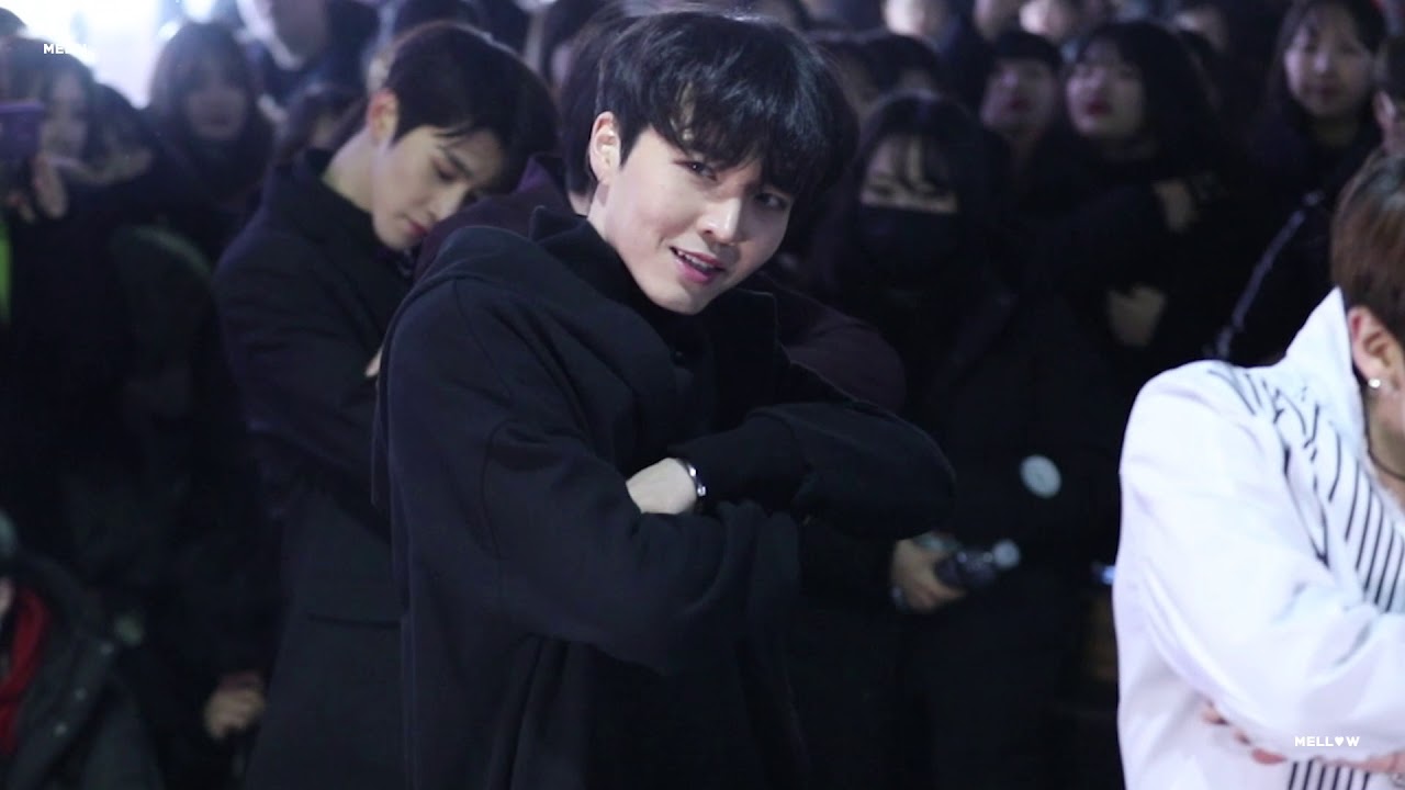 181215 홍대 버스킹 EXO 랜덤플레이 댄스 - 타겟 제스 / TARGET ZETH - YouTube