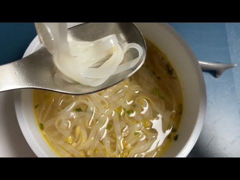 Instant Rice Noodles from Vietnam 🇻🇳 PHO THIT GÀ 😋 Chicken Flavor - YouTube