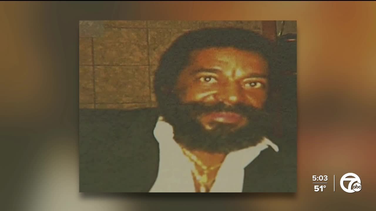 Search for answers in cold case murder of Robert Ellis - YouTube