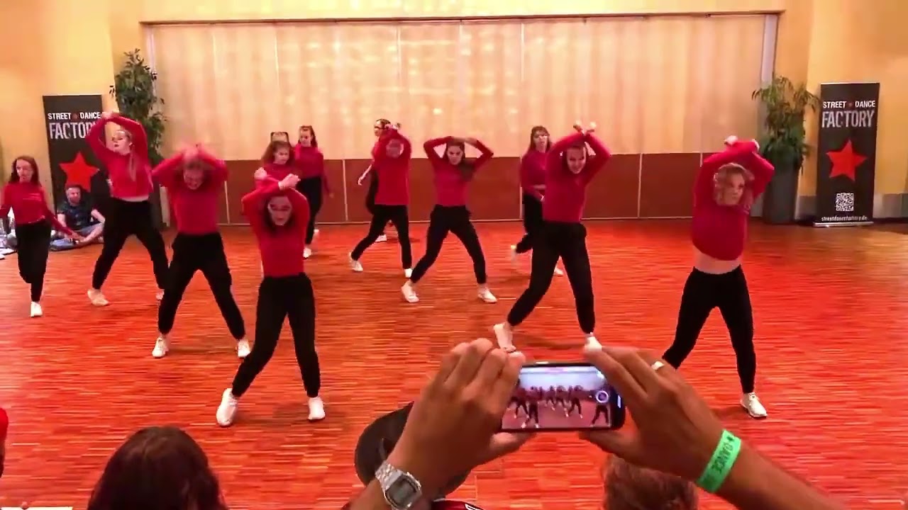 Pink Mafia Show Saison 2022 - YouTube
