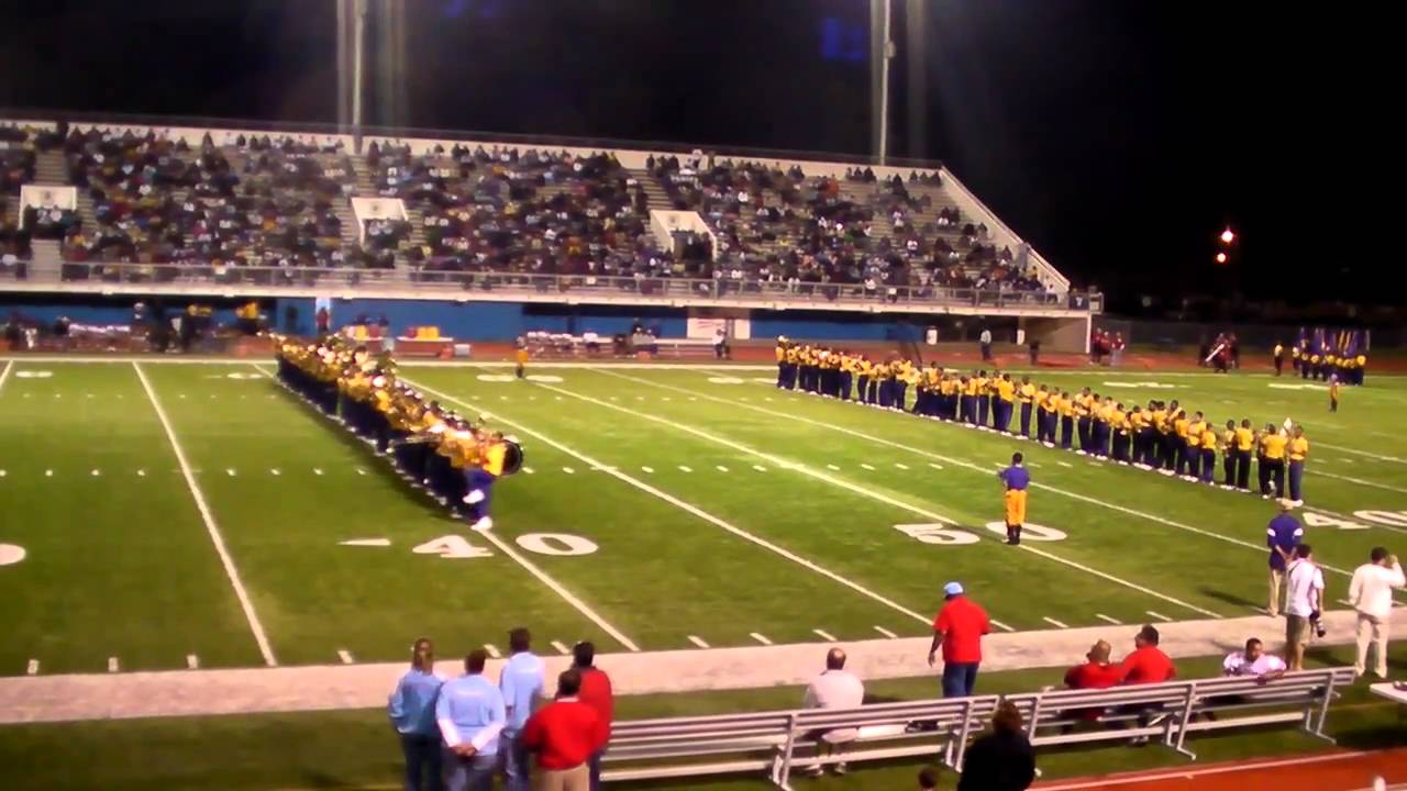 St. Aug 2010-2011 "Halftime Rummel Game" - YouTube