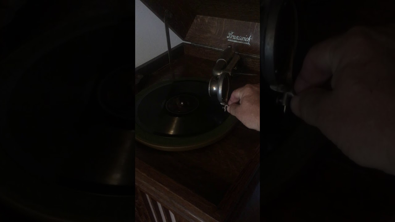 Brunswick, model 210 Phonograph - YouTube