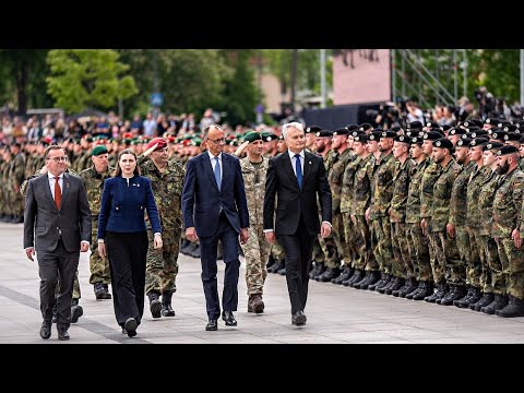 Bundeskanzler Merz inspiziert die Bundeswehr in Litauen + Nationalhymne - Litauen-Brigade 2025