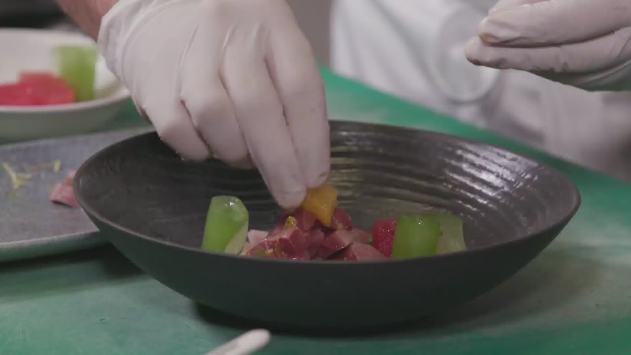 Hawaii's Kitchen: Halekulani – Orchids Restaurant Pt.2 - YouTube