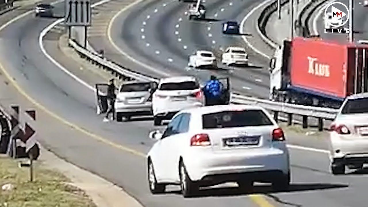 Armed highway robbery caught on camera in Jozi - YouTube