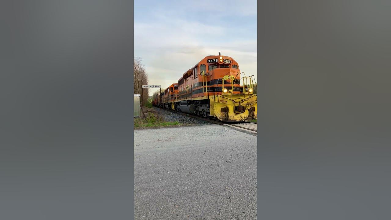 NECR 606N notches out of Vernon after picking up a ballast train #railway #trackside #vermont ...