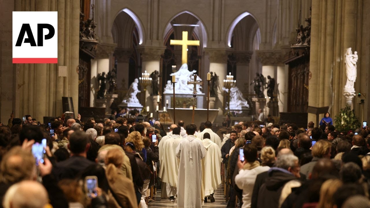 Midnight Christmas Mass at Notre Dame Cathedral in Paris - YouTube