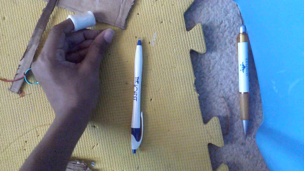 Deeeeerrrrrrrrpp (Assassin creed cardboard hidden blade) - YouTube