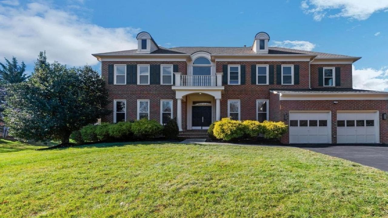 10401 VAN PATTEN LANE, GREAT FALLS, VA Presented by The Redux Group ...