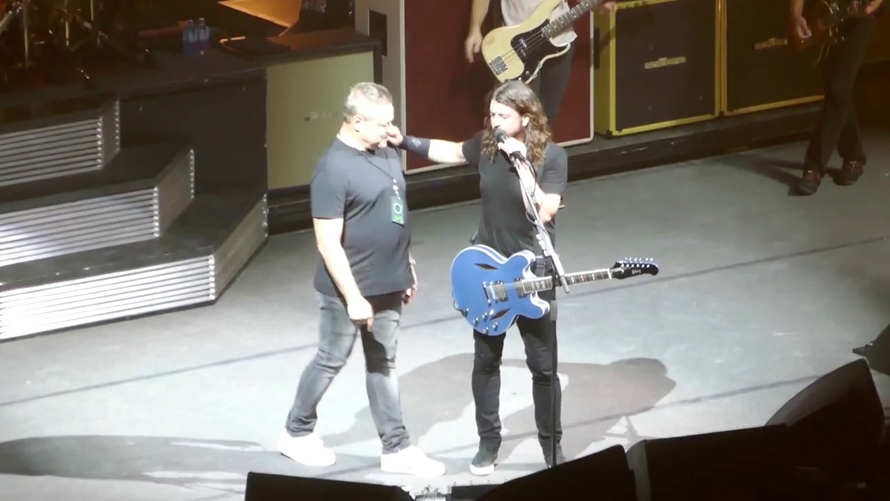 Foo Fighters Live (HD) - Bitch (Rolling Stones cover with Seth Hurwitz ...