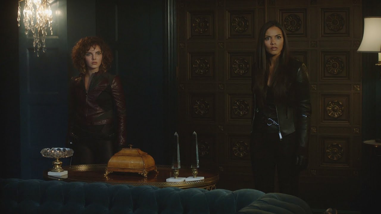 Selina Kyle | & Tabitha discover Barbara is alive [Gotham 4x02] 2 / 4 ...