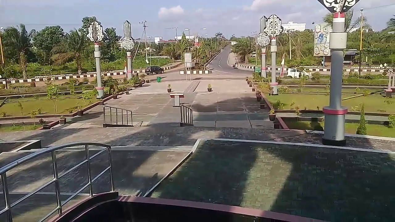 Monumen bundaran kota sampit kalimantan tengah - YouTube