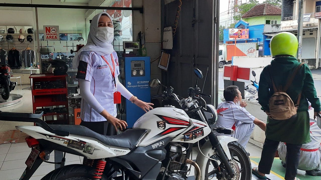 SERVIS INJEKSI MOTOR HONDA VERZA || neng veve cantik juga - YouTube