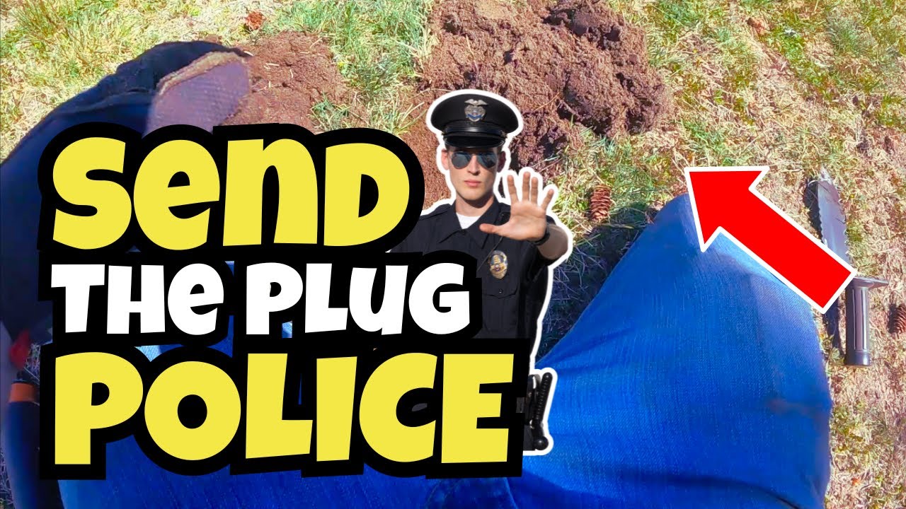 Digging Up Trash, But Then... TREASURE! #metaldetecting - YouTube