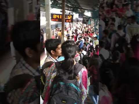 Mumbai local train rush - YouTube