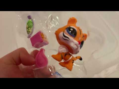 Unboxing my littlest pet shop!!!