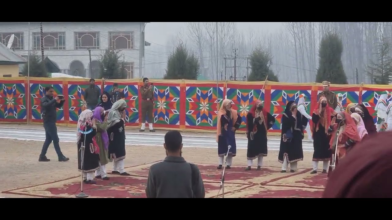 kashmiri rouf dance while celebrating Republic Day at Awantipora - YouTube