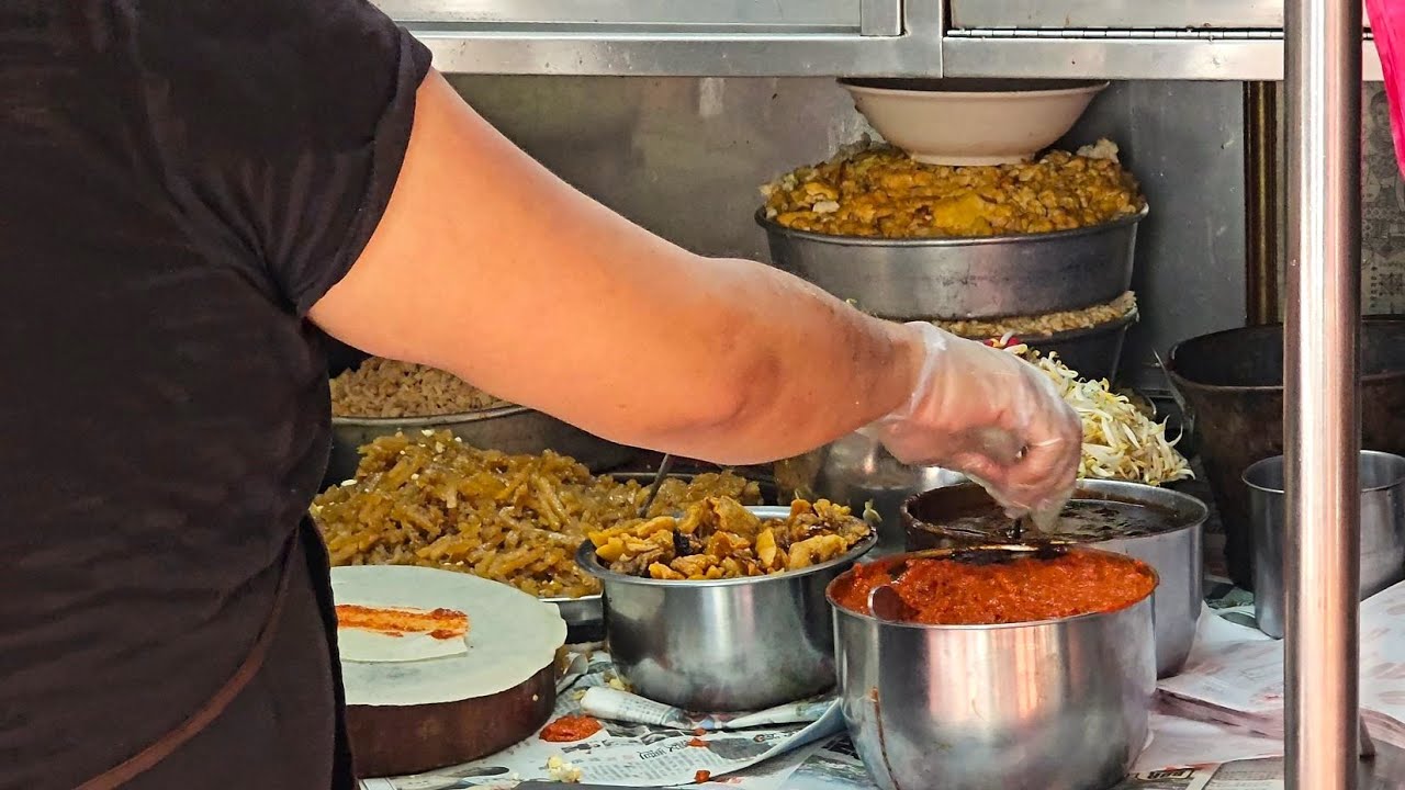 Famous Melaka Popiah | Bunga Raya Popiah - YouTube