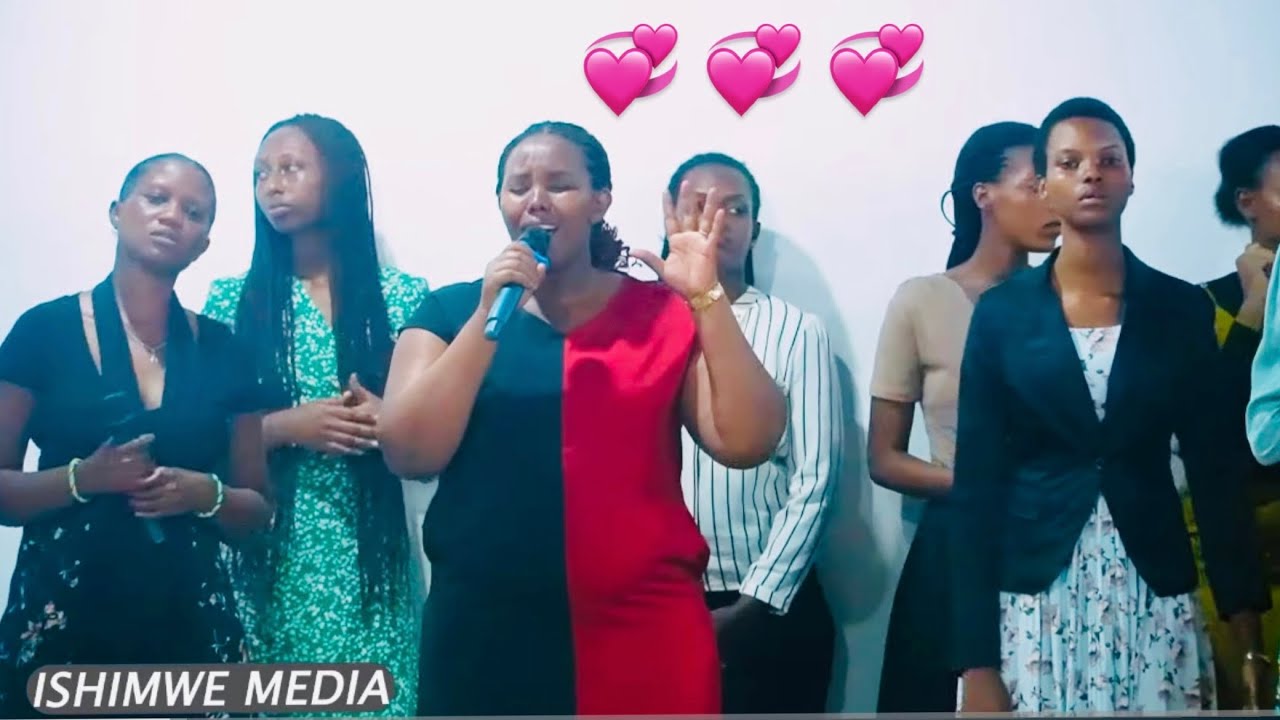 NAOMI MUGIRANEZA 🎤MU GITARAMO-HAMWE NA WORSHIP TEAM YABO 🙌🏼🙌🏼🙌🏼 - YouTube